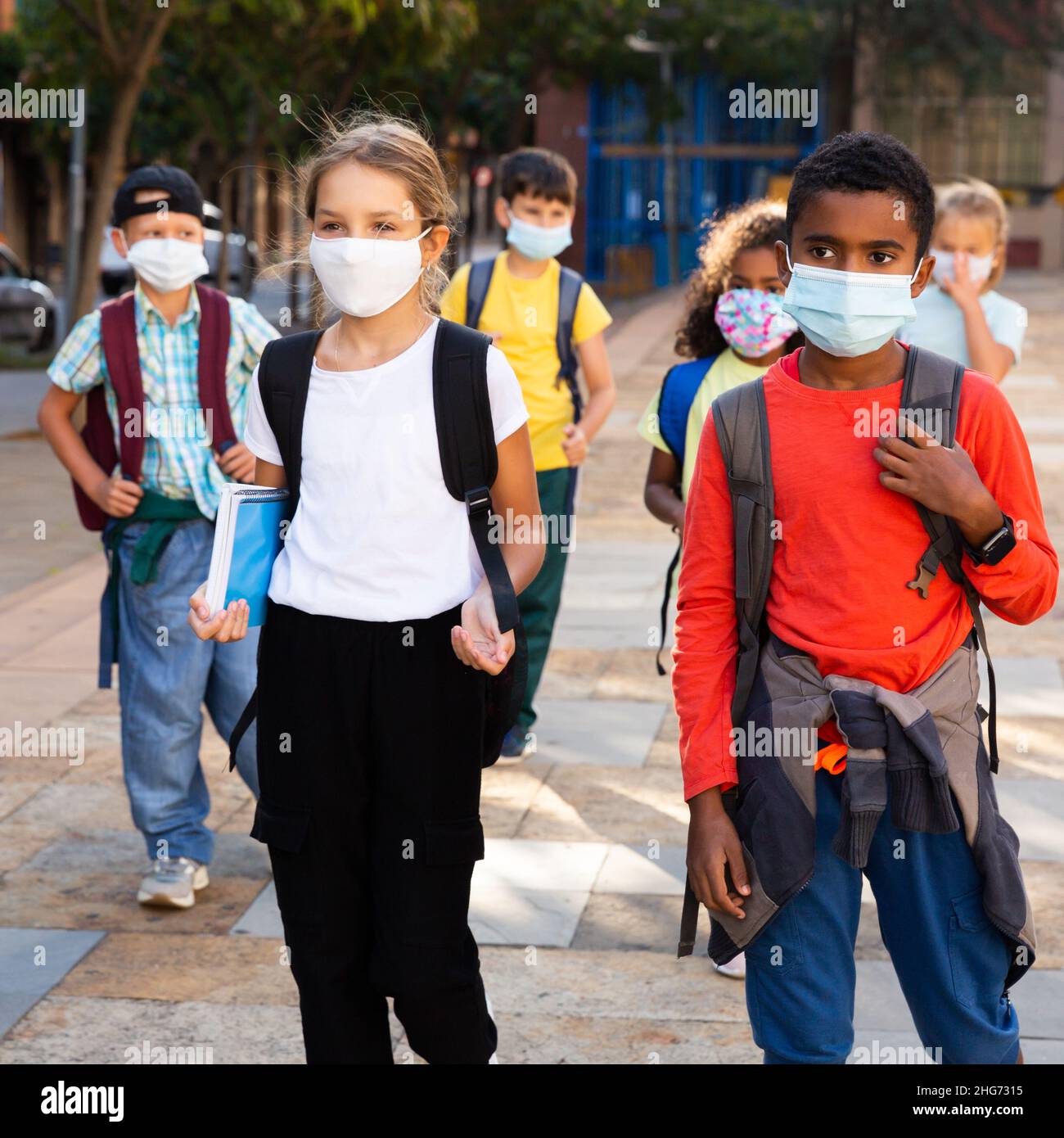 Kids school masks hi-res stock photography and images - Alamy