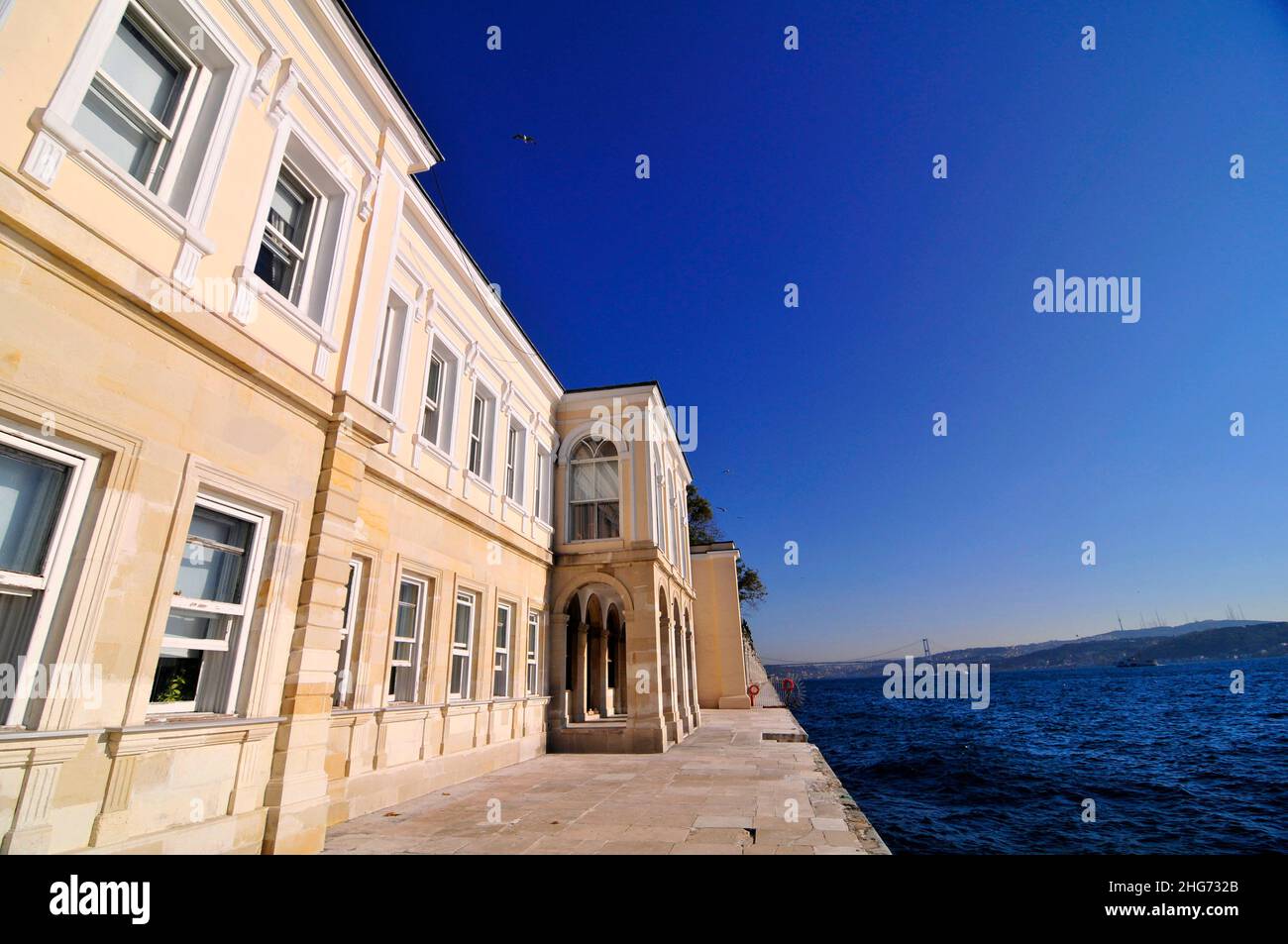 Bosphorus strait waterfront istanbul hi-res stock photography and ...