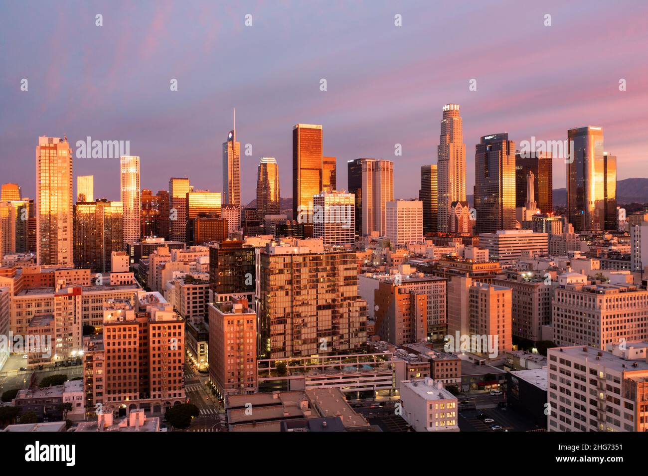 Skyscrapers towers in los angeles hi-res stock photography and images ...