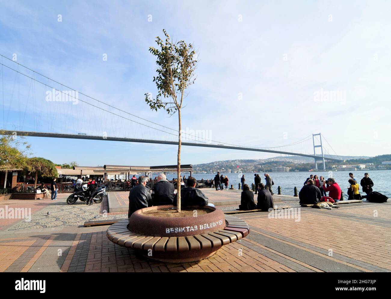 A view of the Bosphorus bridge from the Besiktas promenade in Istanbul ...