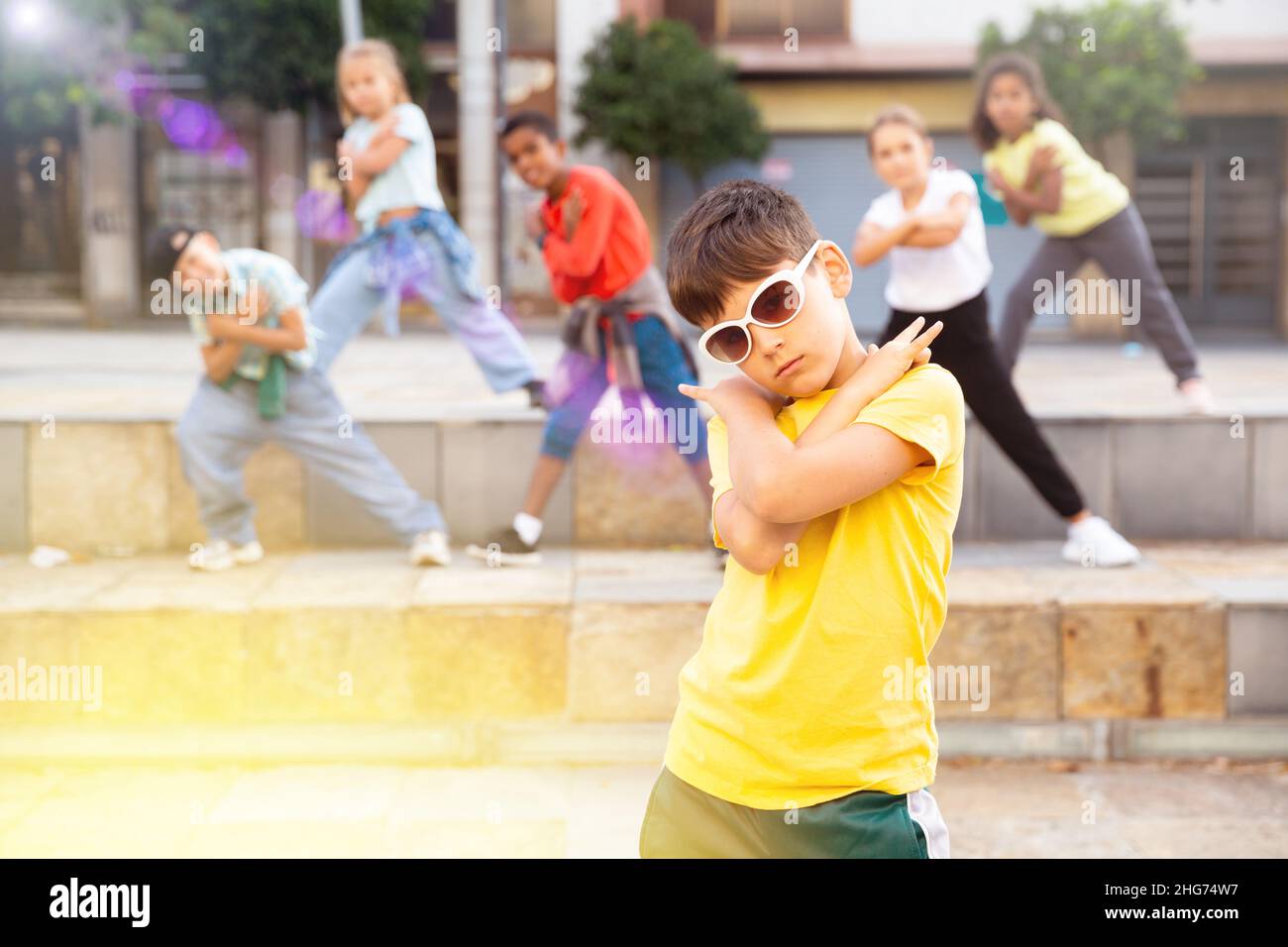 Hip hop dance boy hi-res stock photography and images - Alamy