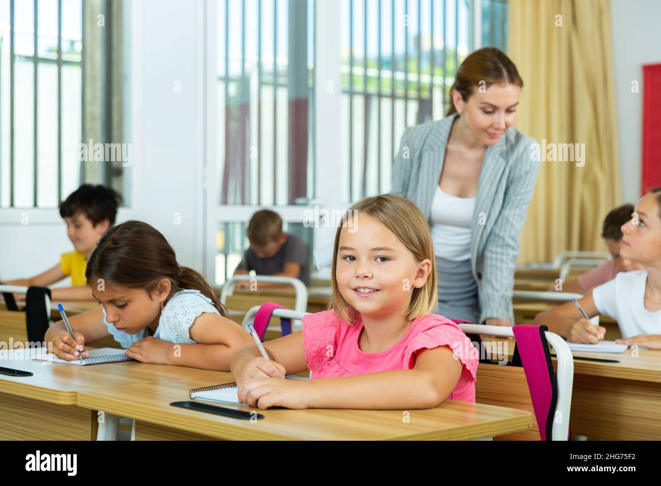 Giving advice to kids hi-res stock photography and images - Alamy