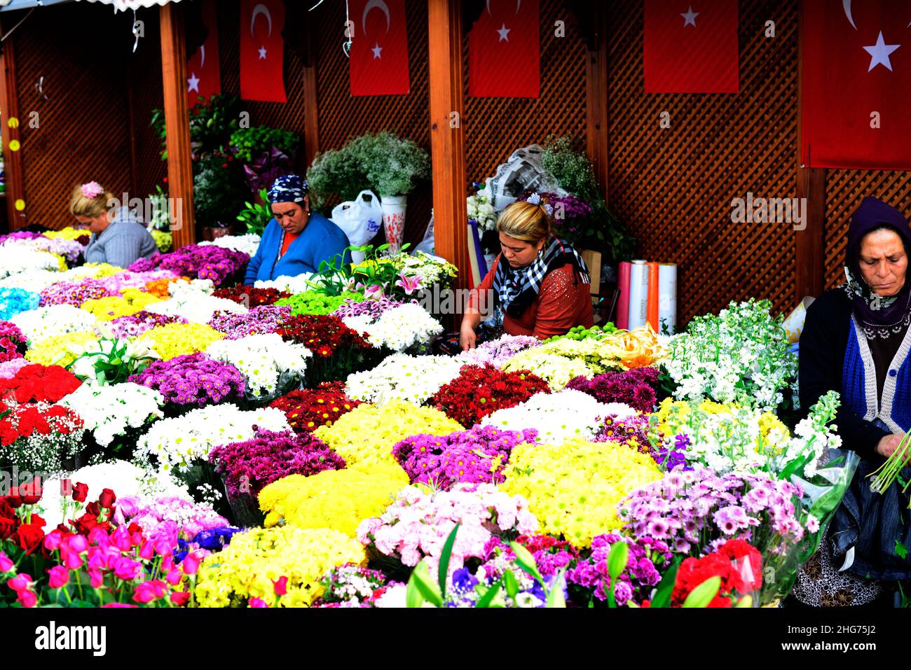 Flower vendors in Üsküdar, Istanbul, Turkey Stock Photo - Alamy