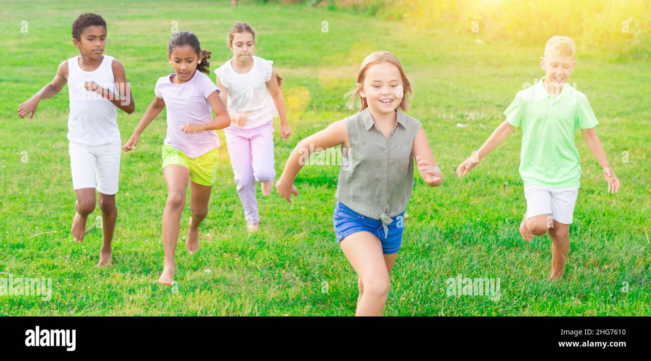 Barefoot running african hi-res stock photography and images - Alamy