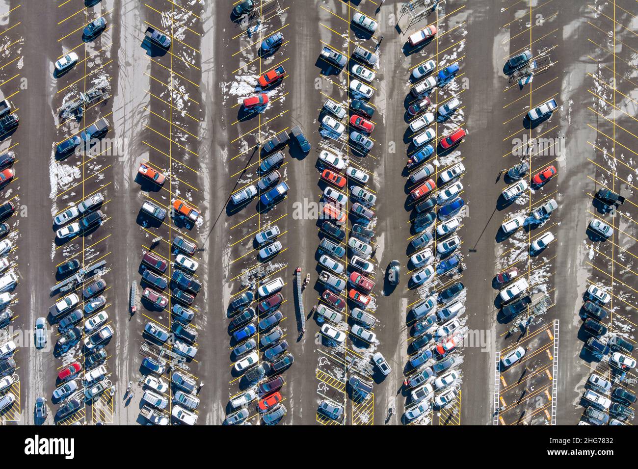Crowded car park parking lot hi-res stock photography and images - Alamy