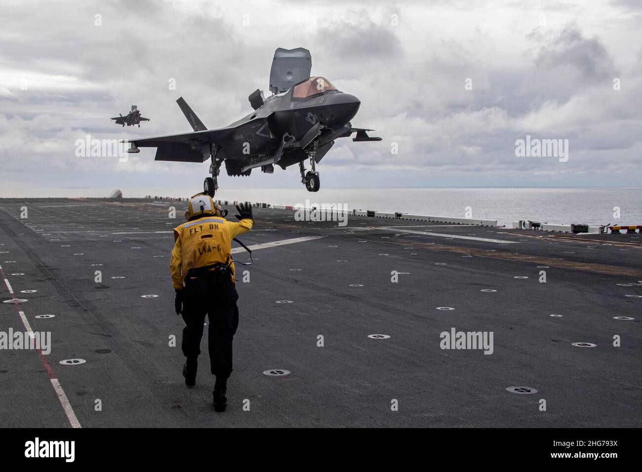 EAST CHINA SEA (Jan. 15, 2022) Aviation Boatswain’s Mate (Handling) 3rd ...