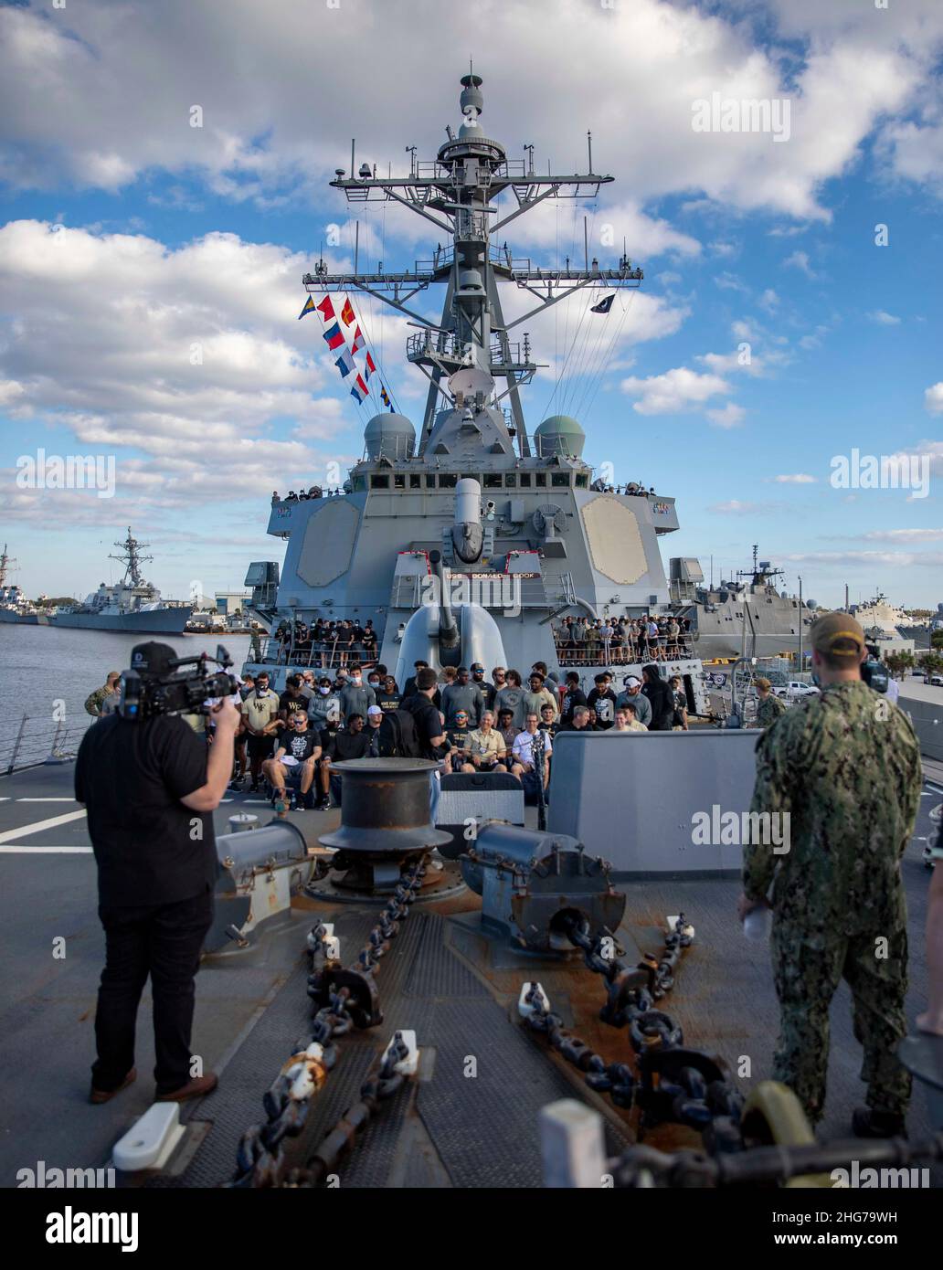 211216-N-KY668-1086 NAVAL STATION MAYPORT, Fla. (Dec. 16, 2021 ...