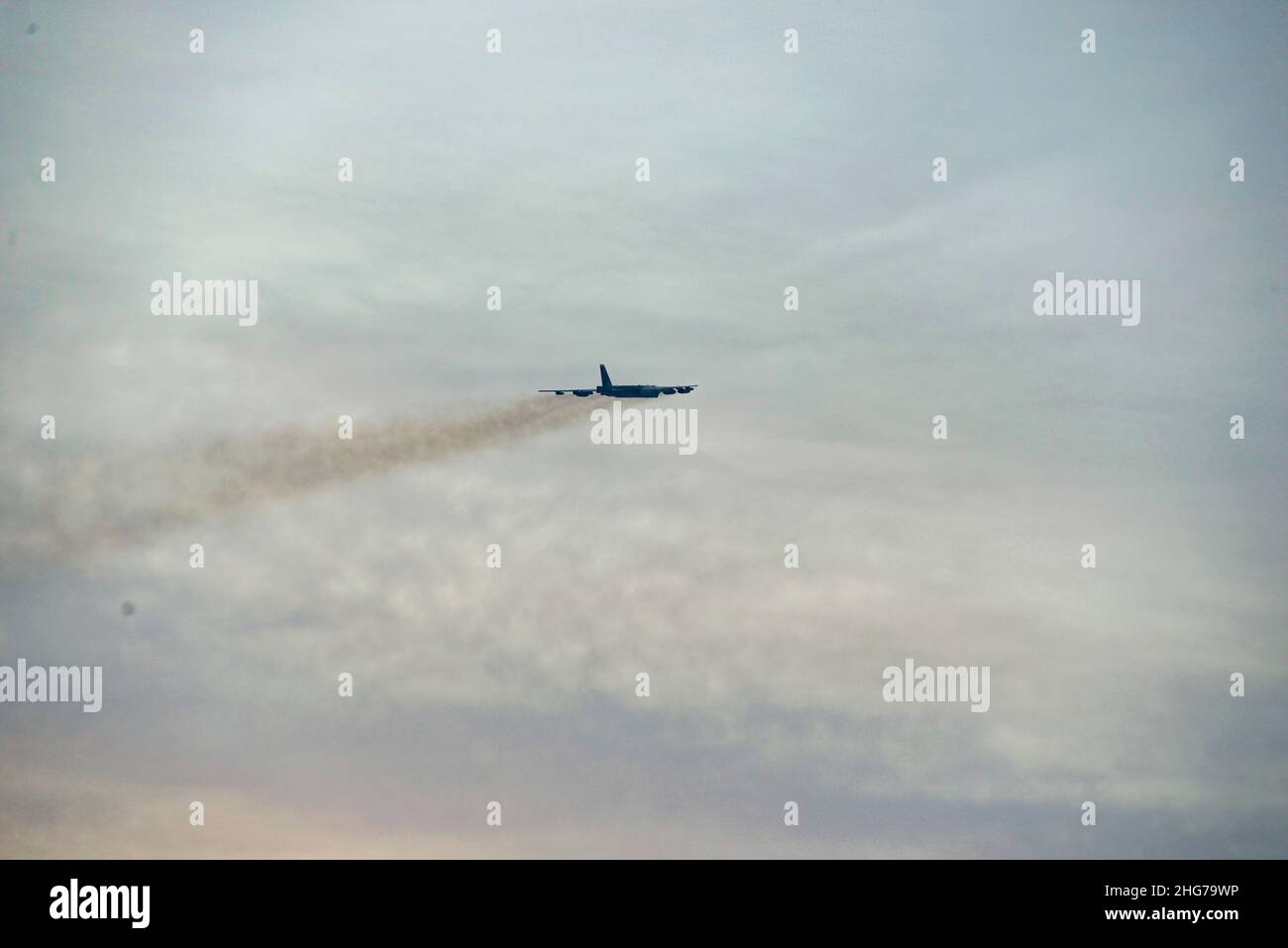 Knighthawk thunder hi-res stock photography and images - Alamy