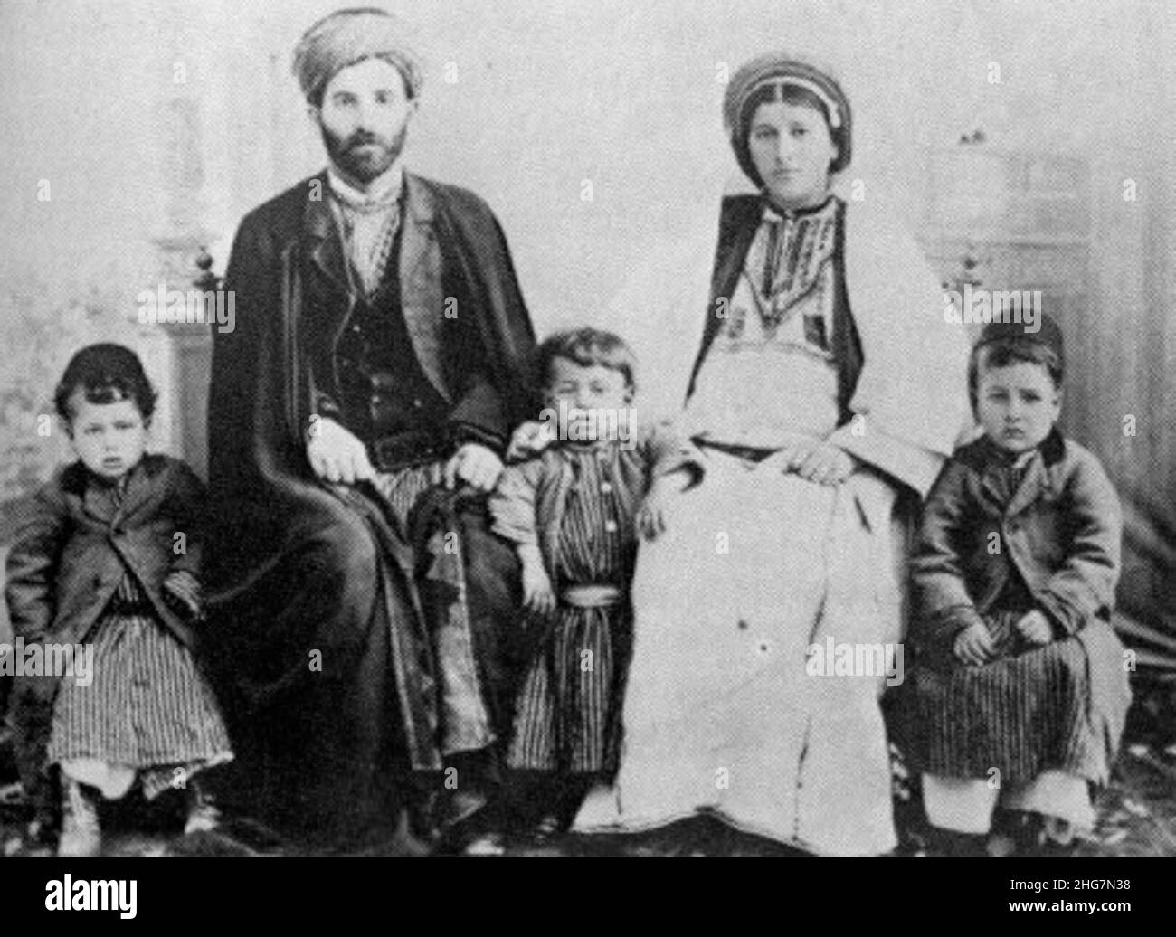 Palestinian family from Ramallah wearing typical Palestinian Ottoman ...