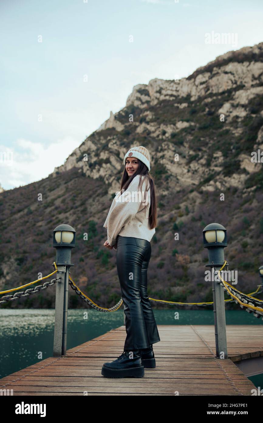 Girl jetty sunset hi-res stock photography and images - Alamy