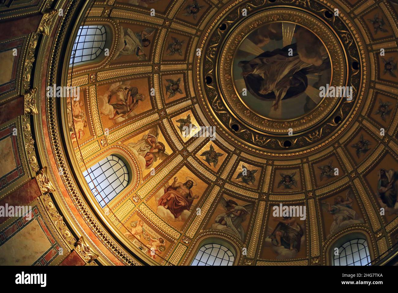 Budapest, Germany - 08 November 2021: inner gold dome in Istvan ...