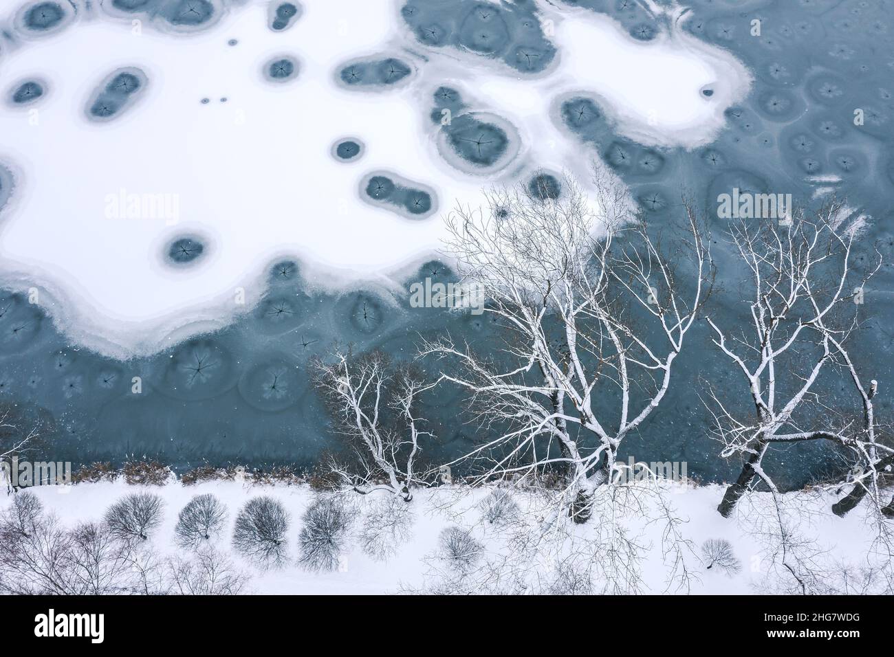 Above the frozen river hi-res stock photography and images - Alamy