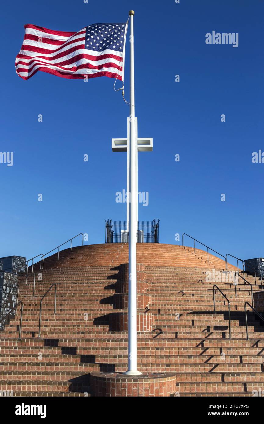 Mount Soledad National Veterans Memorial Structure with American Flag ...