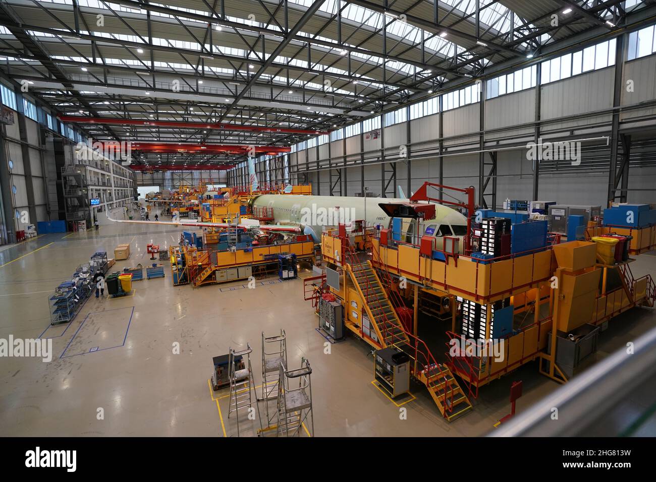 Hamburg, Germany. 18th Jan, 2022. Airbus employees work in an assembly ...