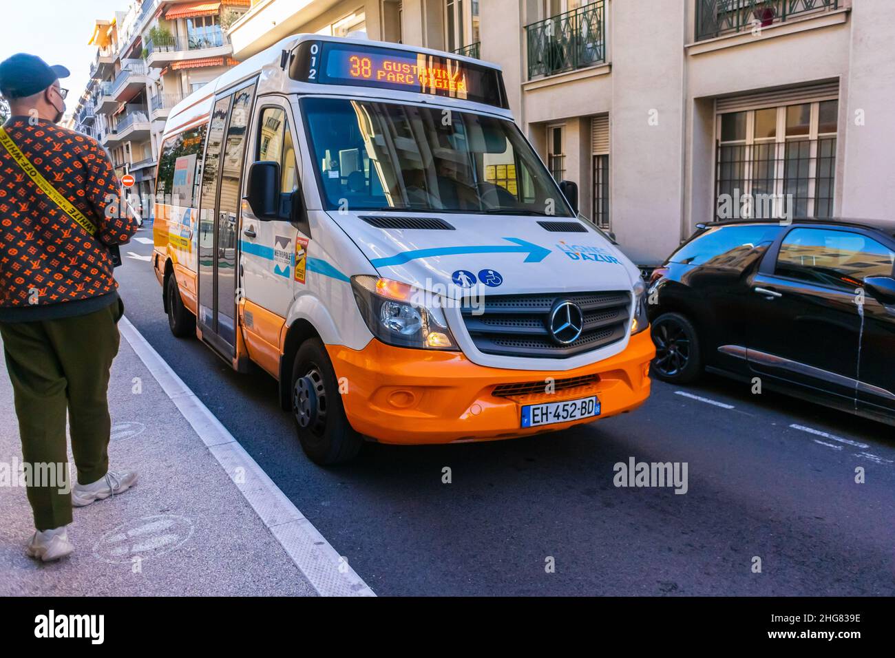 French shuttle bus hi-res stock photography and images - Alamy