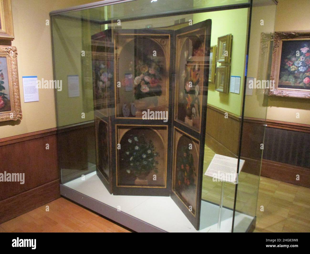 Three panel screen hi-res stock photography and images - Alamy