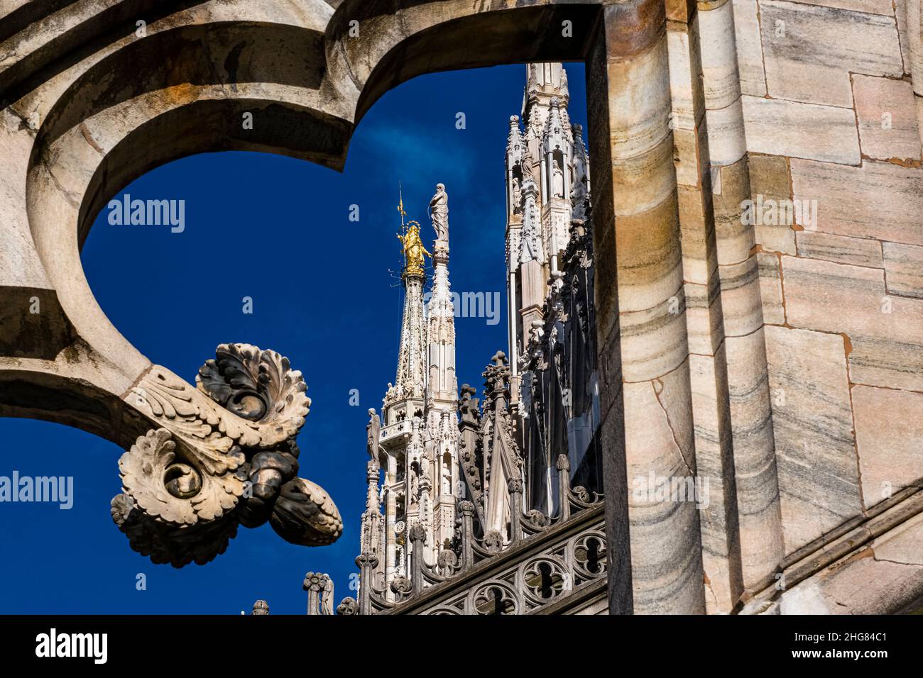 Details of the artistic stonework of the Milan Cathedral, Duomo di ...