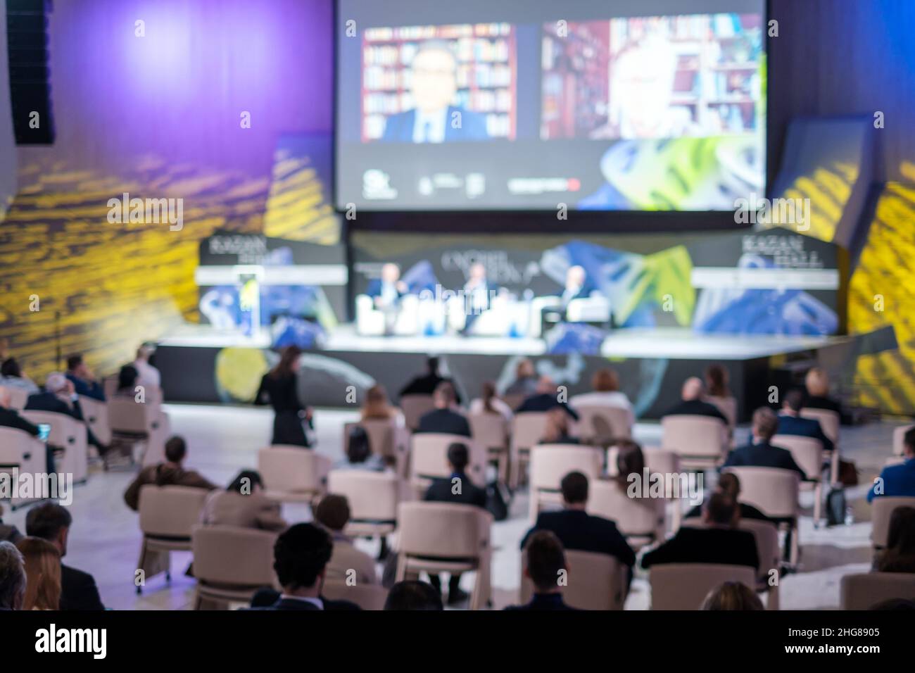 Business people meeting in hall hi-res stock photography and images - Alamy
