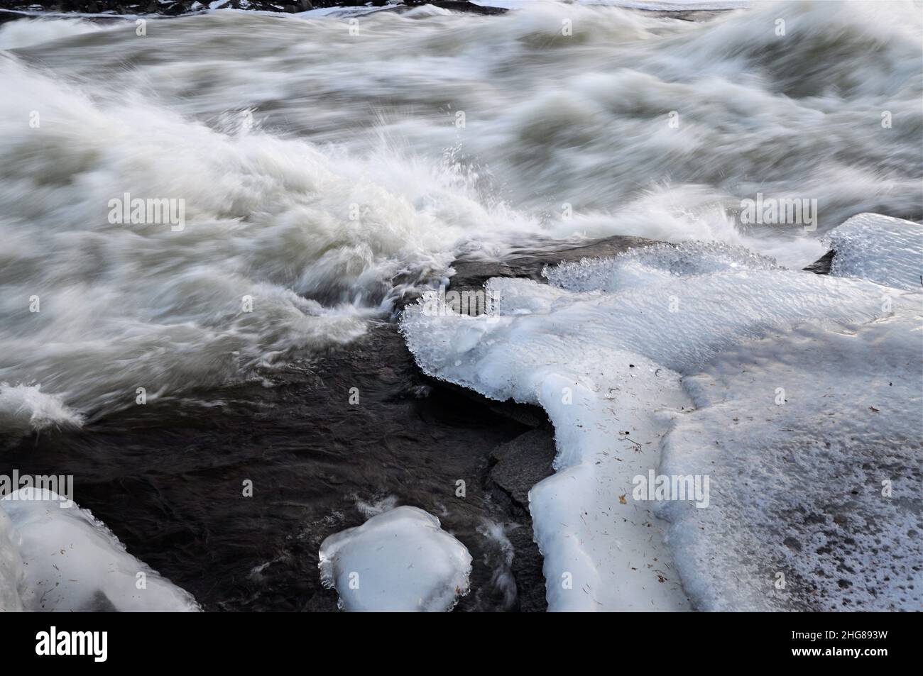 Moving water frozen in motion hi-res stock photography and images - Alamy