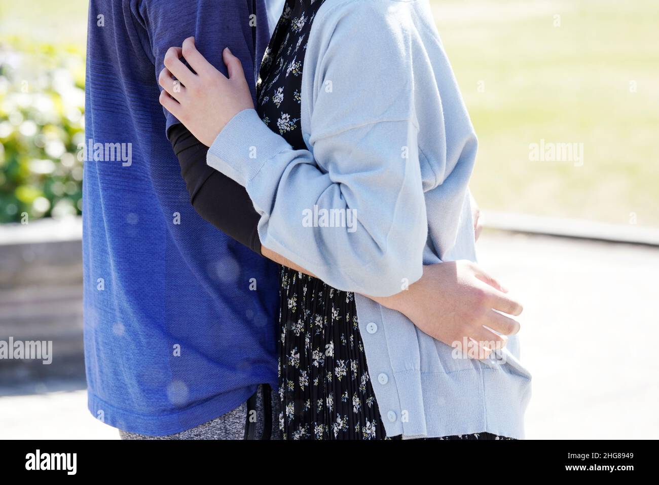 Young romantic couple hugging kiss hi-res stock photography and images ...