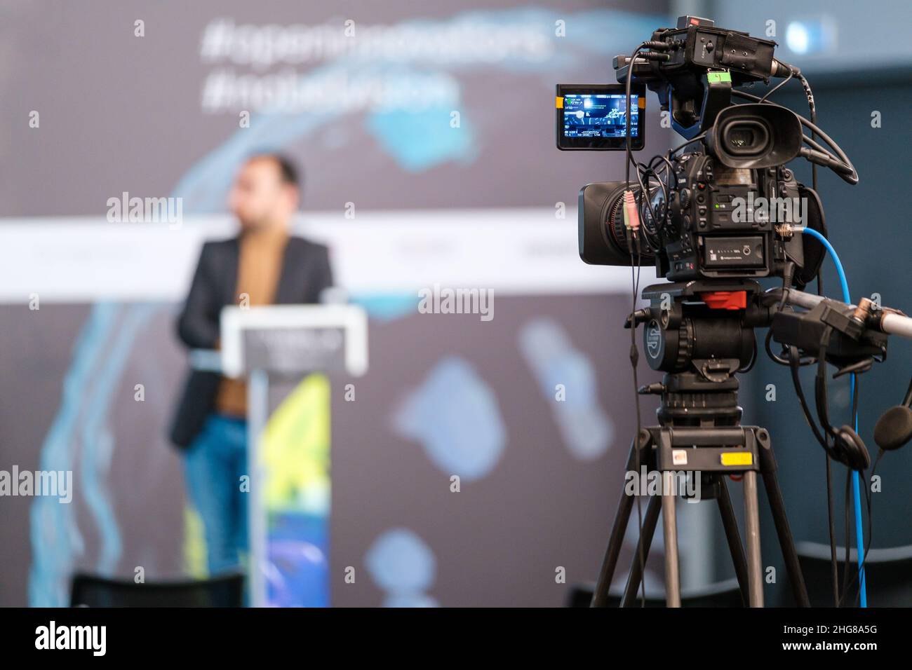 Camera recording in lecture hi-res stock photography and images - Alamy