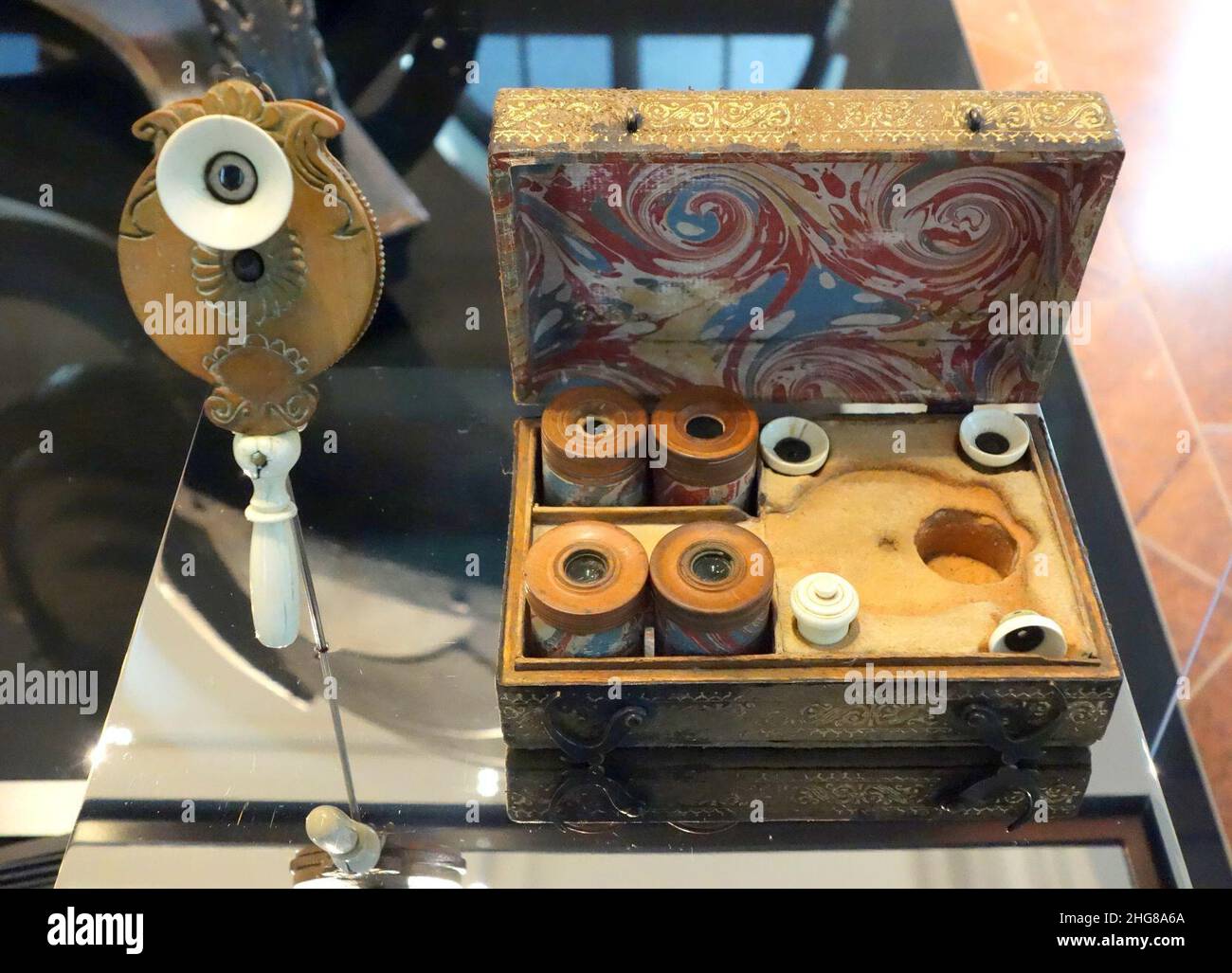 Simple microscope with four flea glasses, owned by Ehrenfried Walther ...