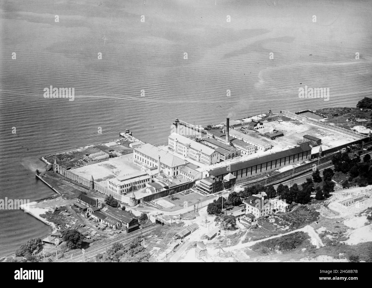 Sing Sing prison aerial photo 1920 Stock Photo - Alamy
