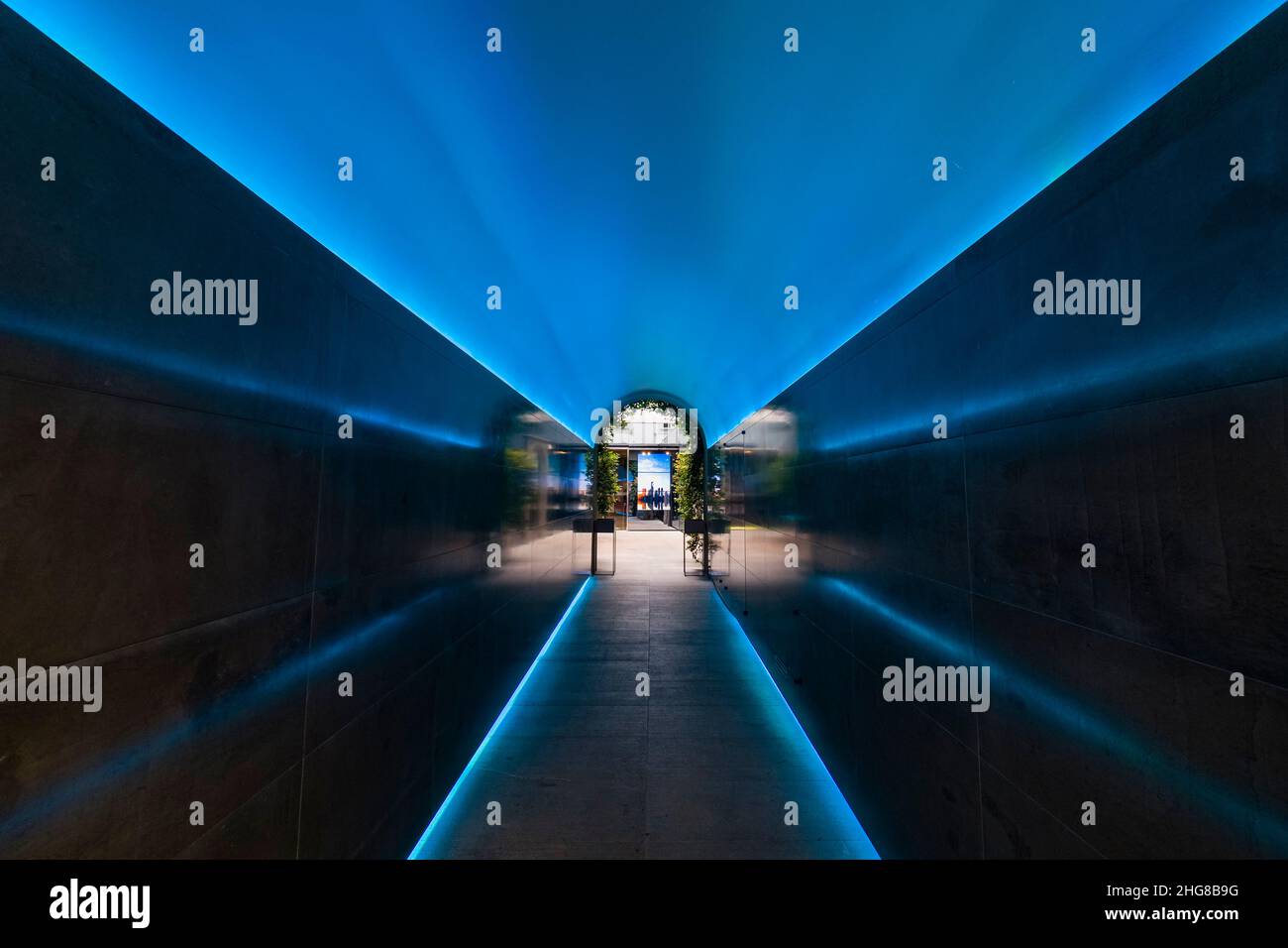 Shopping passageway hi-res stock photography and images - Alamy