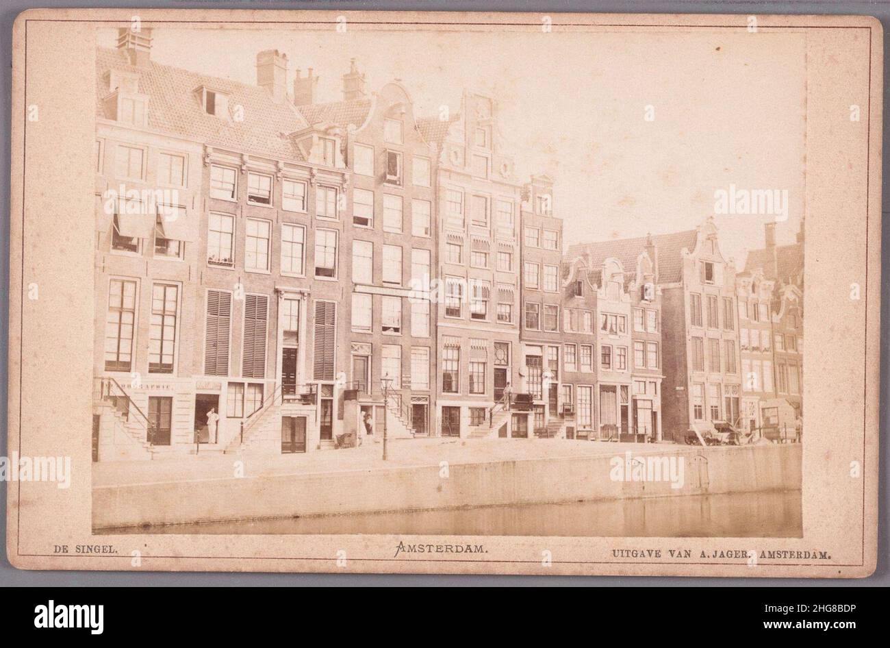 Singel 181-201, met rechts de ingang van de Korte Huiszittensteeg, in ...