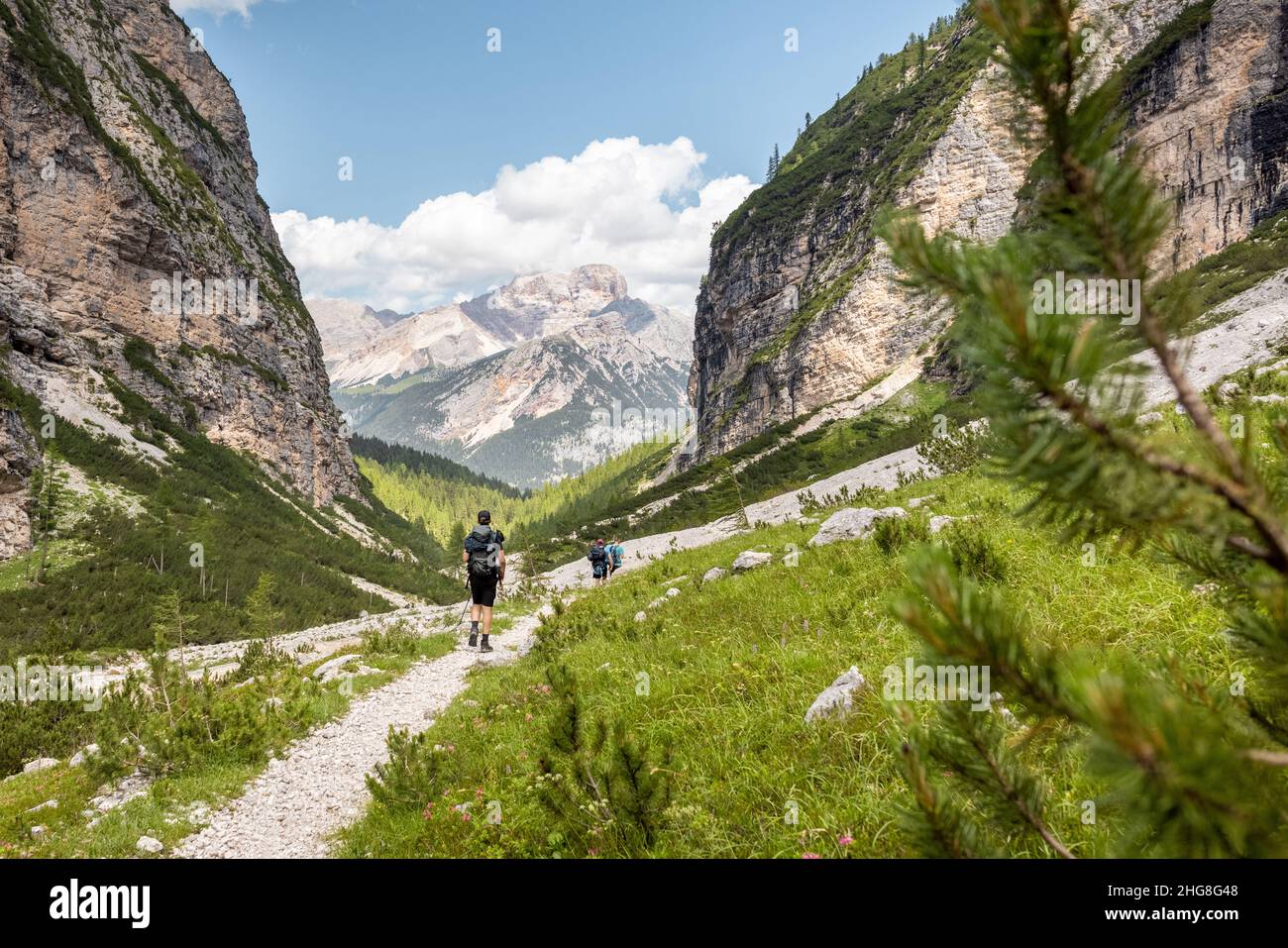 People on trail tourist hi-res stock photography and images - Alamy
