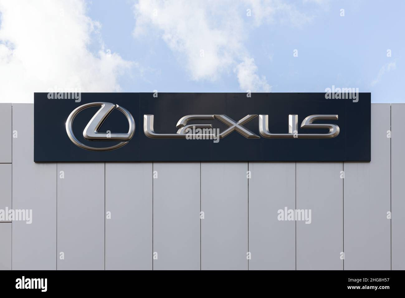 Logo lexus car brand hi-res stock photography and images - Alamy