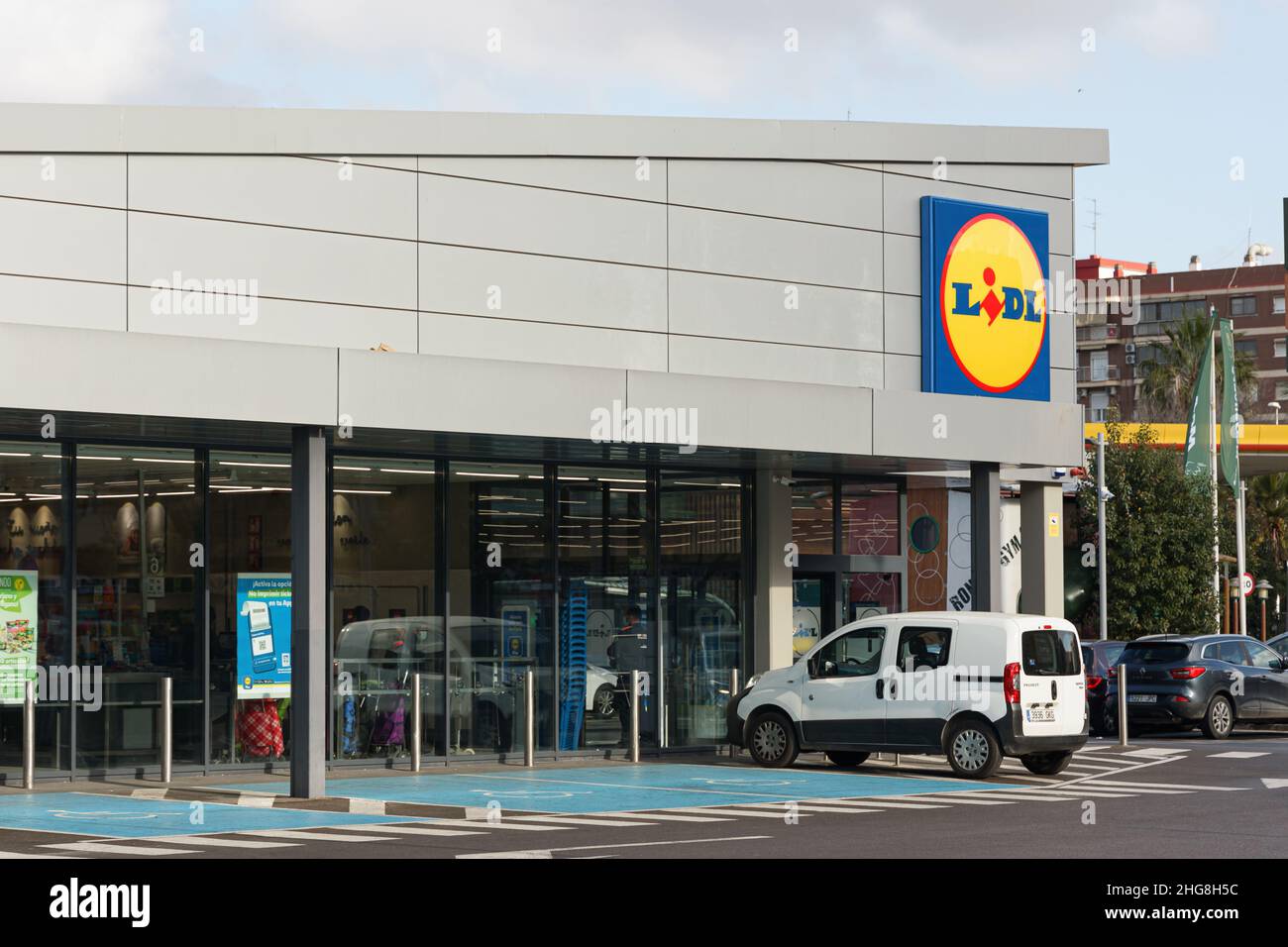 Lidl entrance hi-res stock photography and images - Alamy