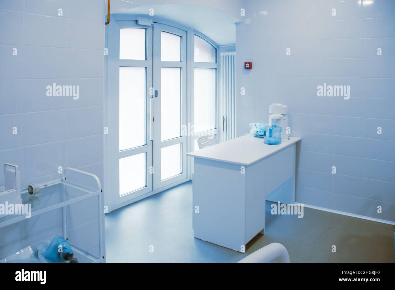 Empty operating room in a hospital. Surgical equipment with operating ...