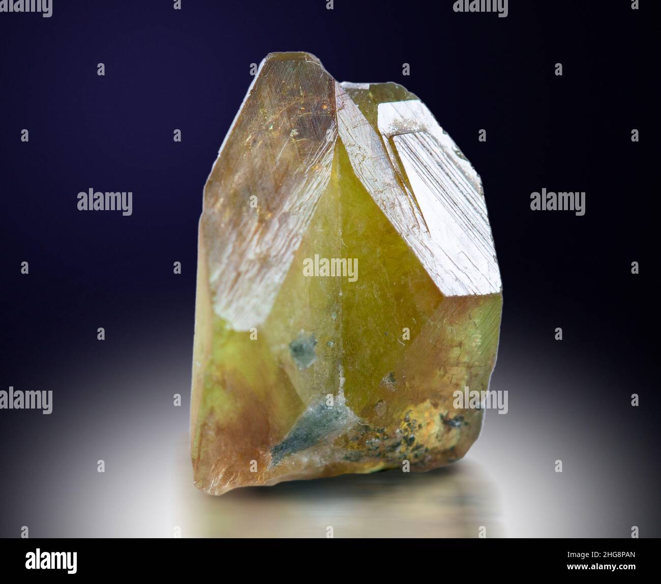 Detail of rough uncut diamond hi-res stock photography and images - Alamy
