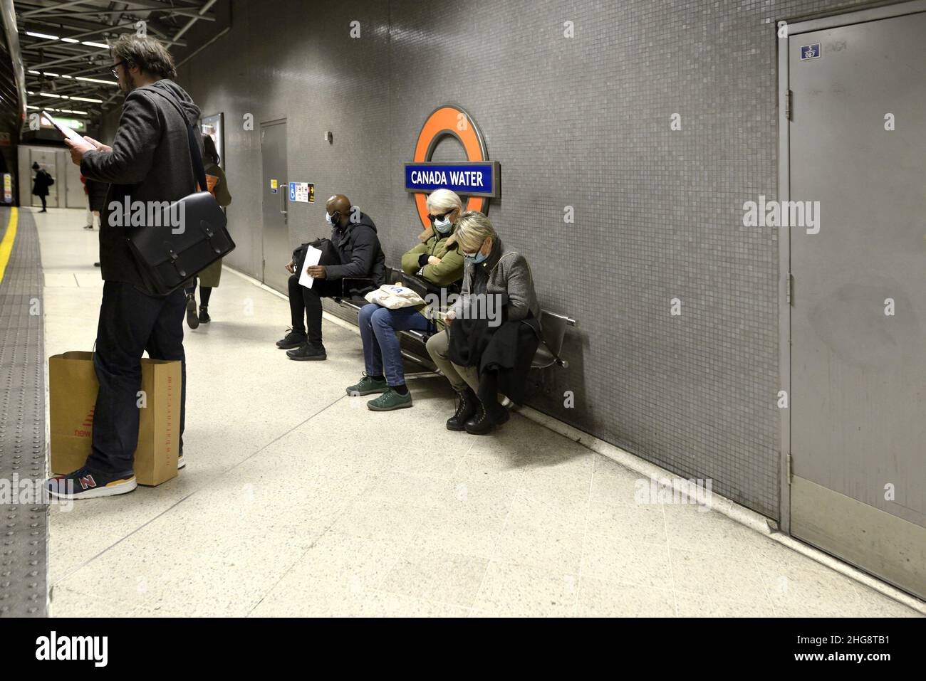 London, England, UK. Canada Water station, overground platform Stock ...