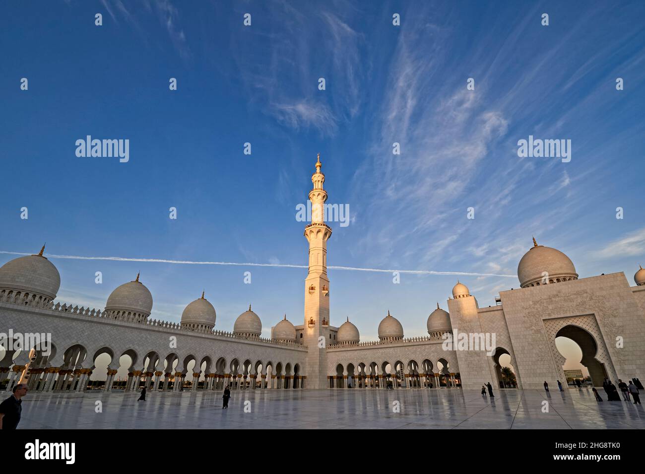 ABU DHABI. Sheikh Zayed Grand Mosque Stock Photo - Alamy