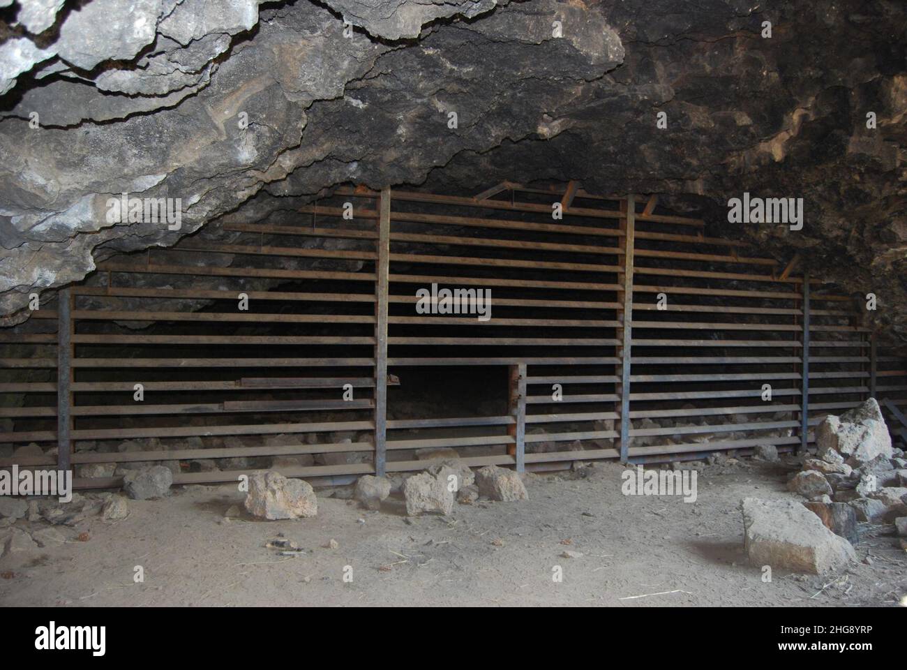 Skeleton cave oregon hi-res stock photography and images - Alamy