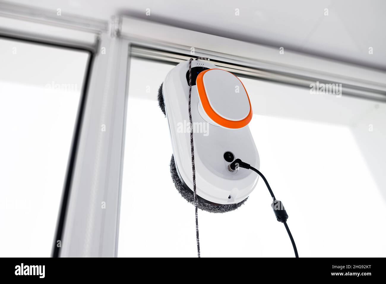 Robot cleaning skyscraper hi-res stock photography and images - Alamy