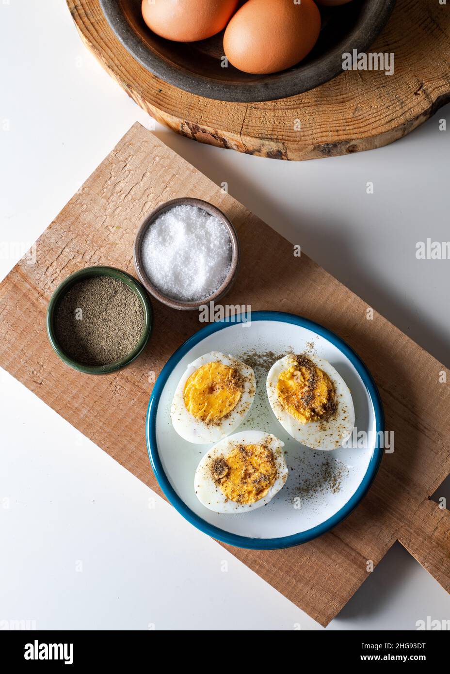 Eat egg hi-res stock photography and images - Alamy
