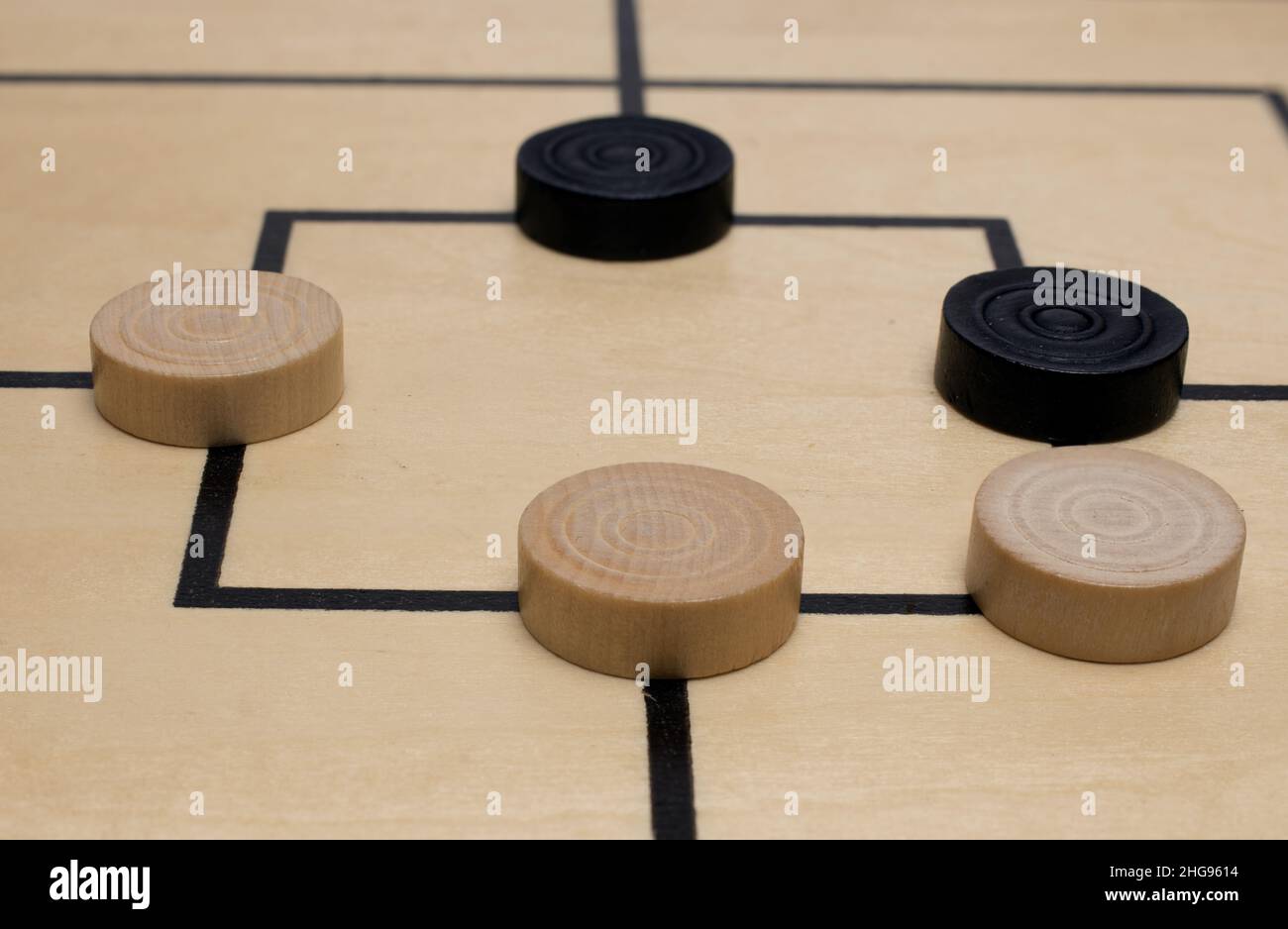 Nine mens morris game board hi-res stock photography and images - Alamy