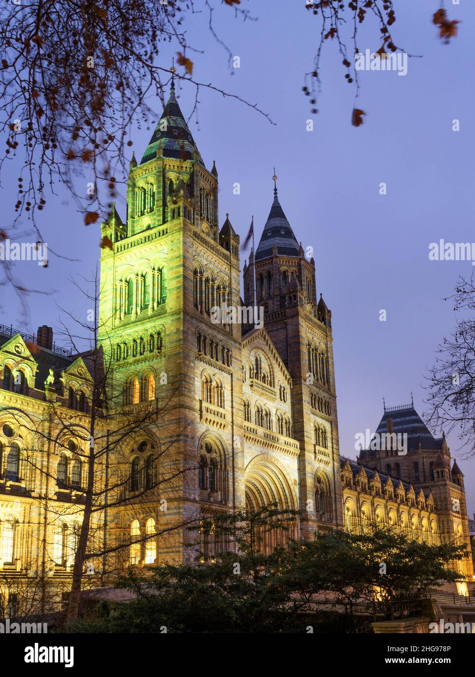 Cromwell road london night hi-res stock photography and images - Alamy