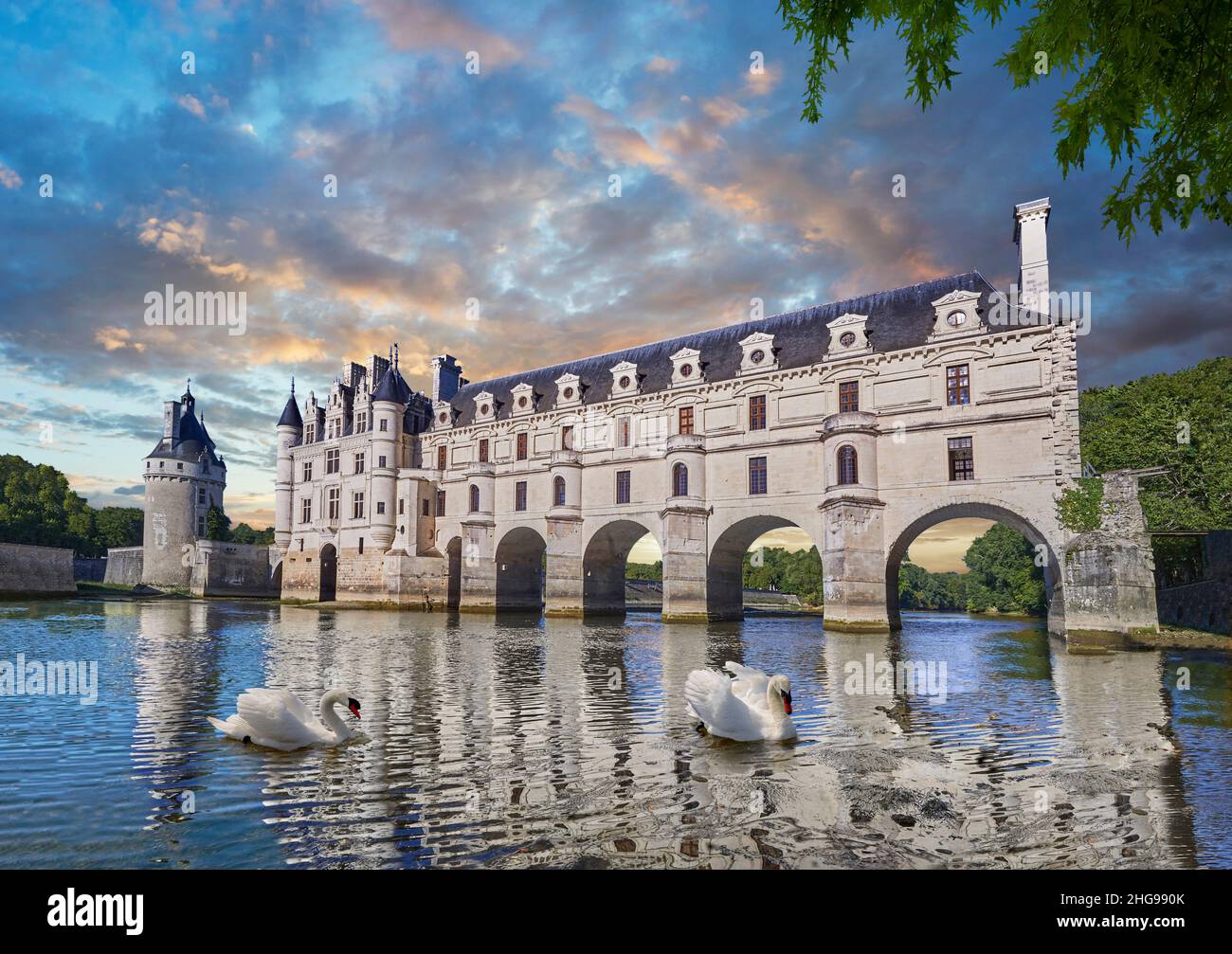 French chateau spanning the river cher hi-res stock photography and ...