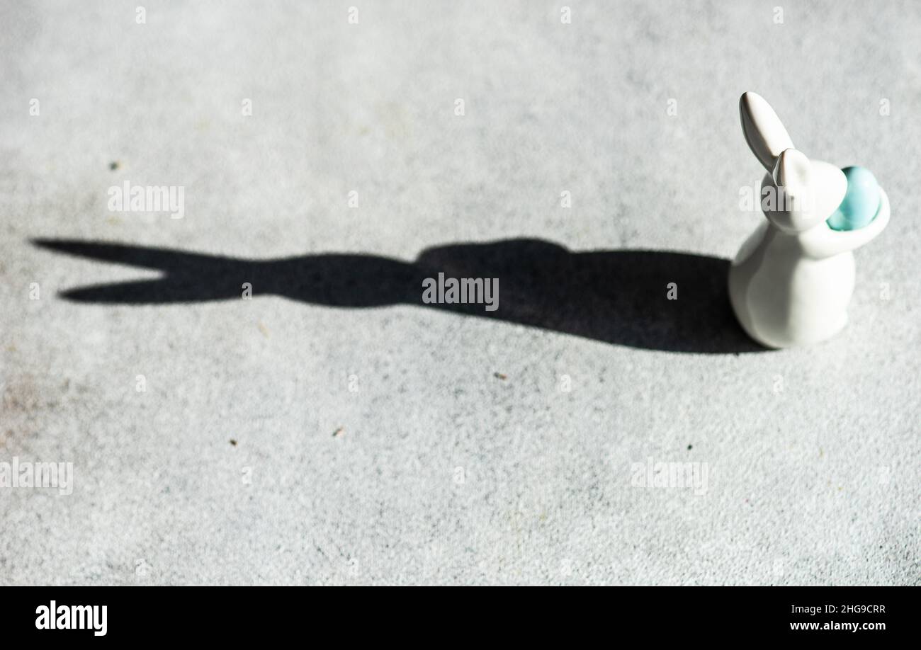 Egg casting a shadow hi-res stock photography and images - Alamy
