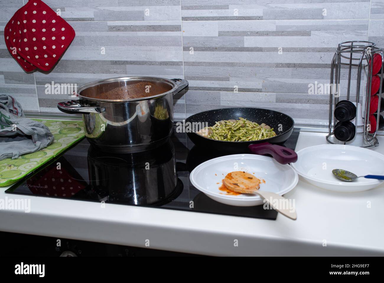 pan of pasta that cooks on an induction cooker Stock Photo - Alamy