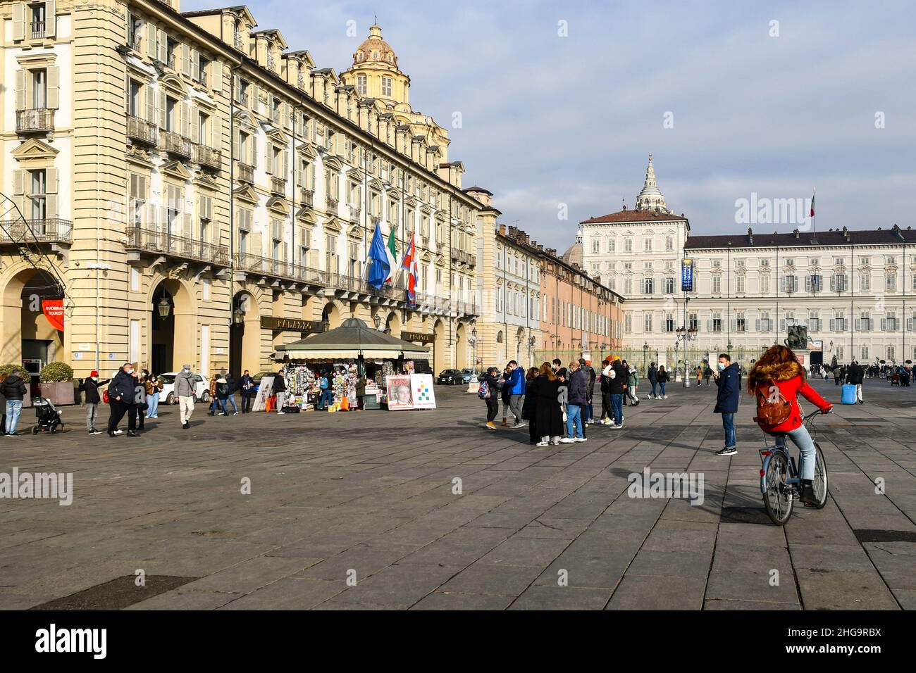 Castello square hi-res stock photography and images - Alamy
