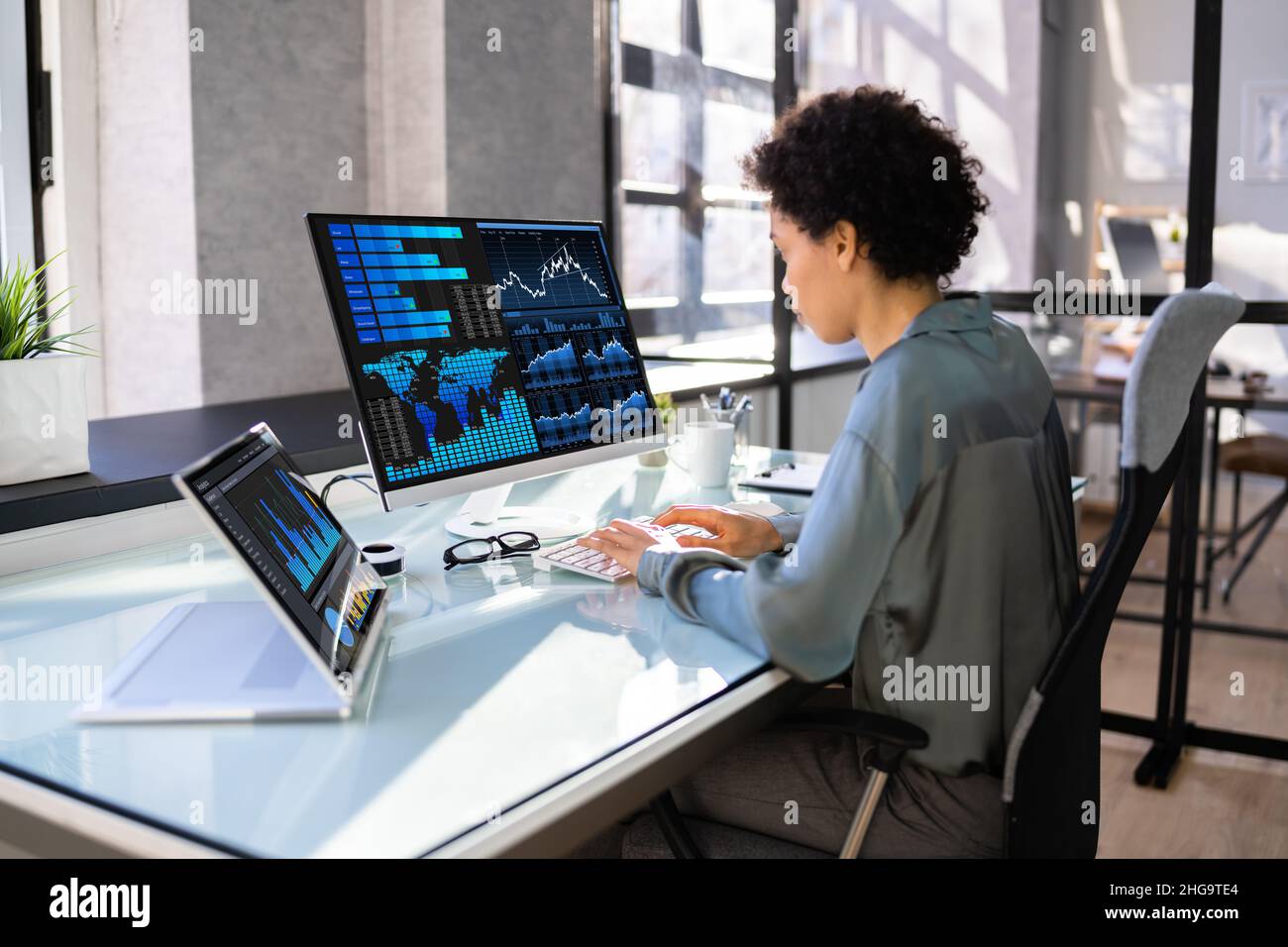 African American Business Data Analyst Woman Using Computer Stock Photo ...