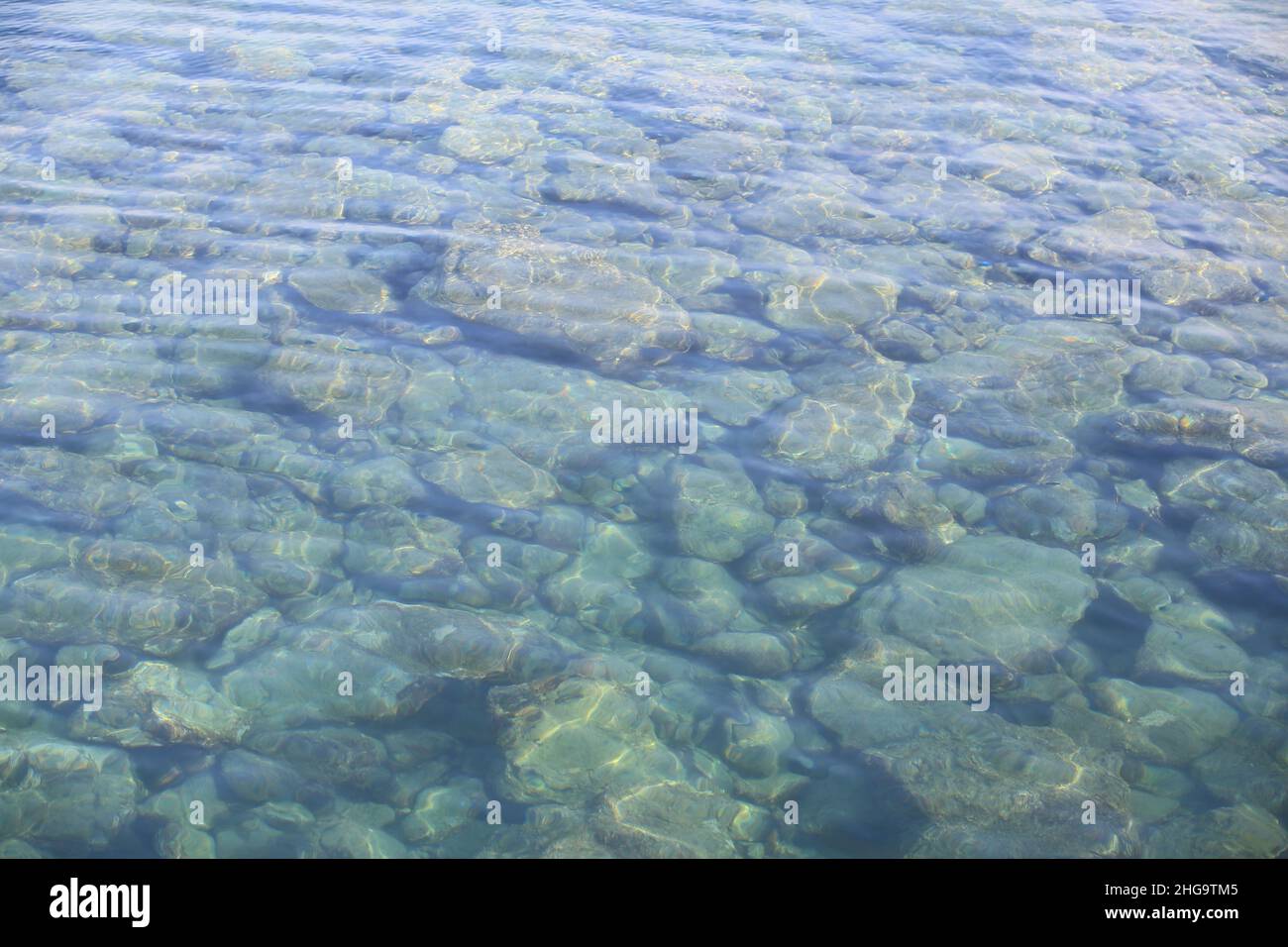 backdrop of clean water sea coast Stock Photo - Alamy