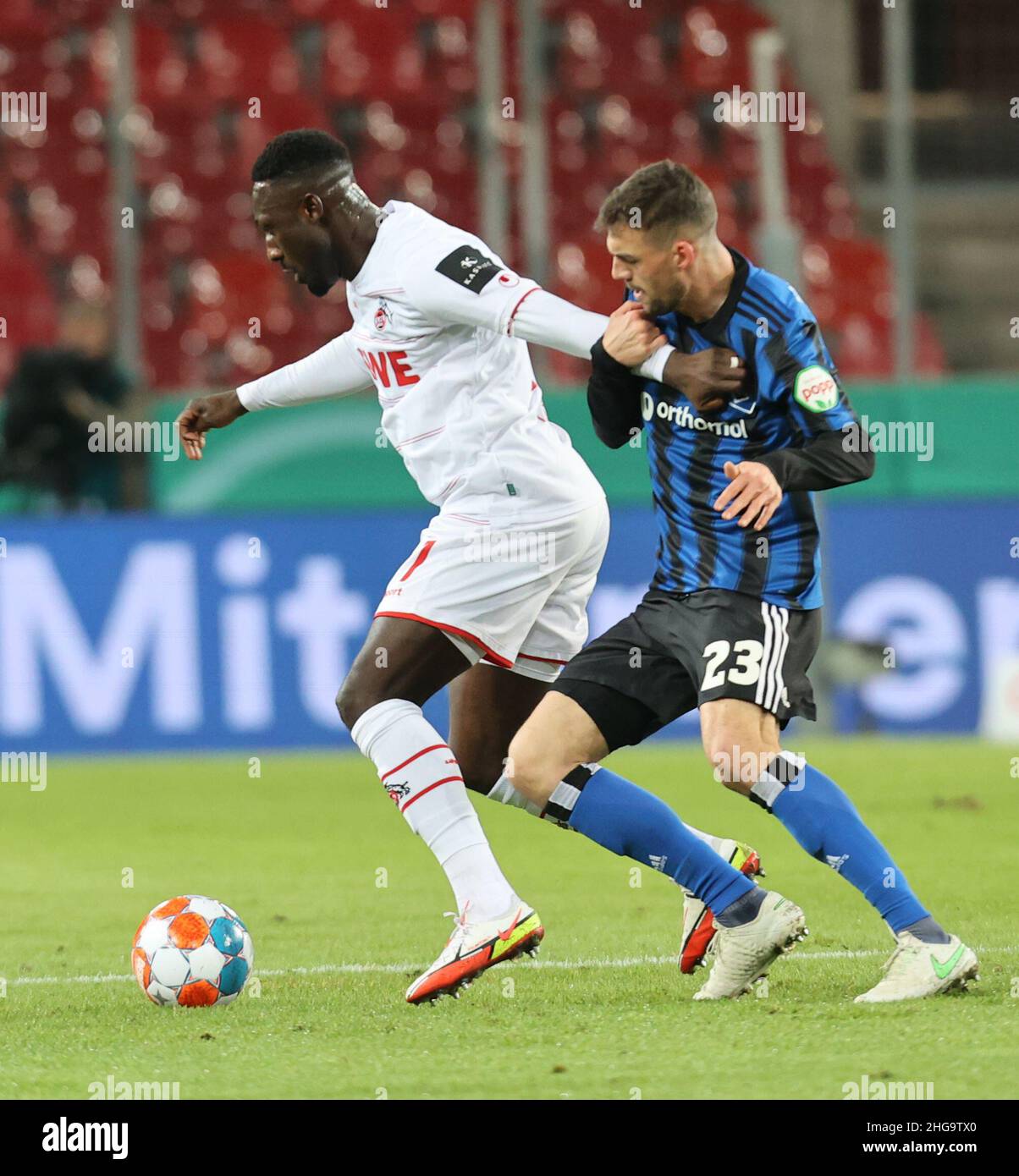 Jonas meffert hamburger sv hi-res stock photography and images - Alamy