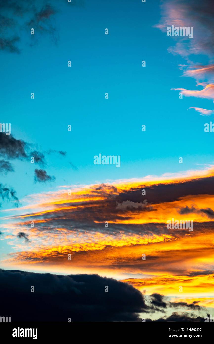 Yellow clouds hi-res stock photography and images - Alamy
