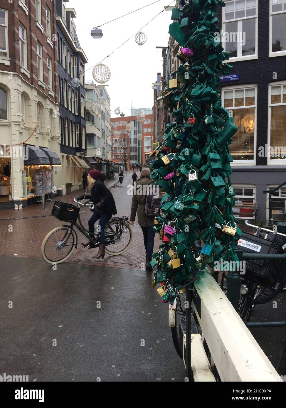 Bicycle locks hi-res stock photography and images - Alamy